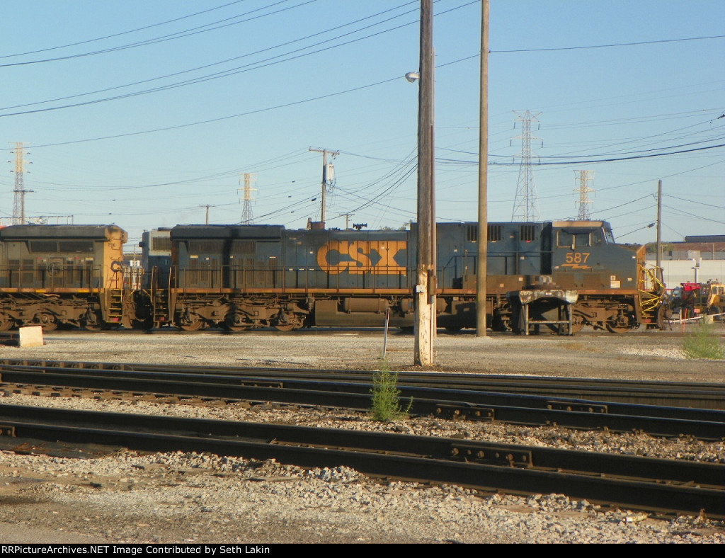 CSX 587 with a little damage